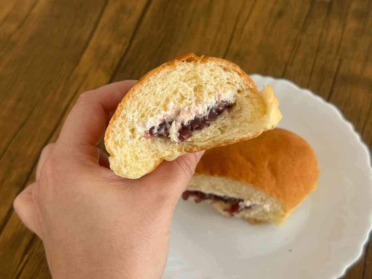 ファミリーマートの「生コッペパン」3種を実食レポ！ランチやおやつにぴったりな菓子パン＆お惣菜パン | イチオシ | ichioshi